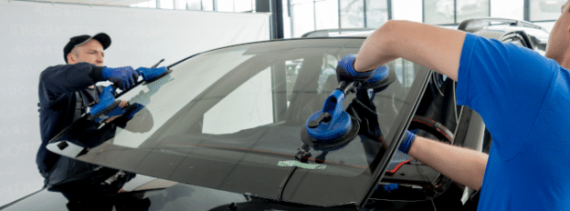 Die Frontscheibe wechseln: Teuer, aber manchmal unumgänglich