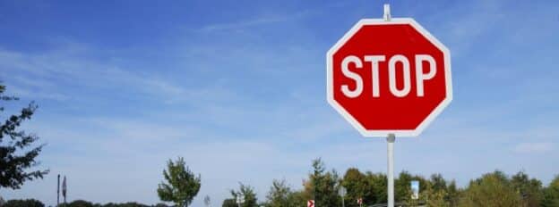 Richtzeichen im Verkehr: Was die Schilder bedeuten